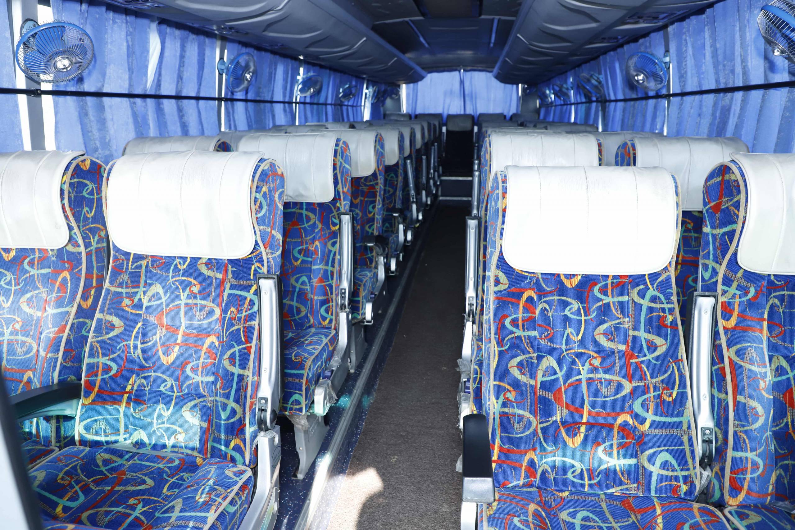 41 Seater 2×2 AC Bus – Royal Travels