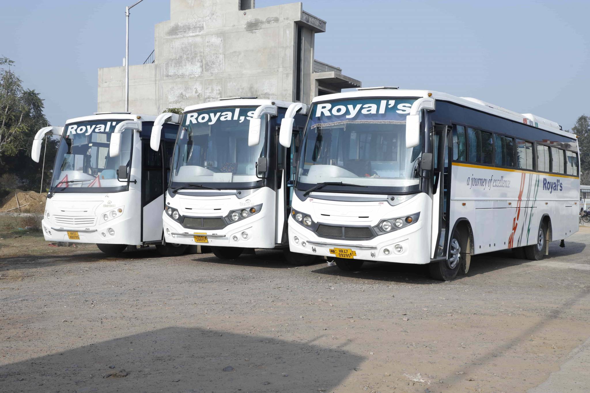 41 SEATER 3×2 AC BUS – Royal Travels